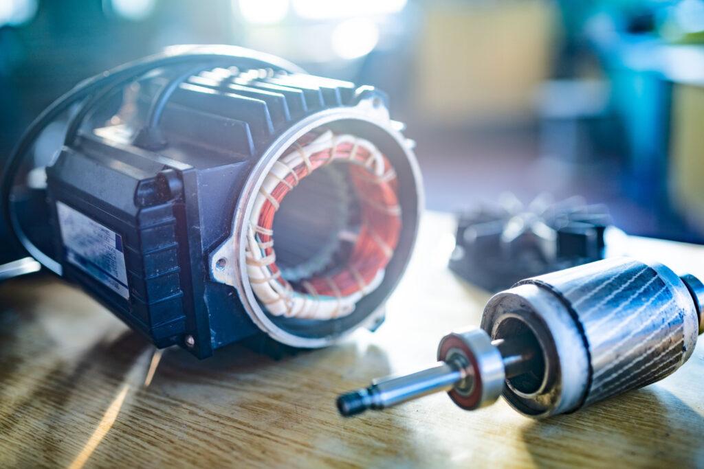 Difference Between Synchronous and Asynchronous Motors - AMED