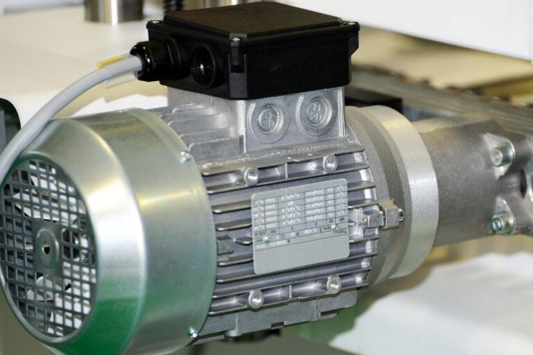 Difference Between Synchronous and Asynchronous Motors - AMED